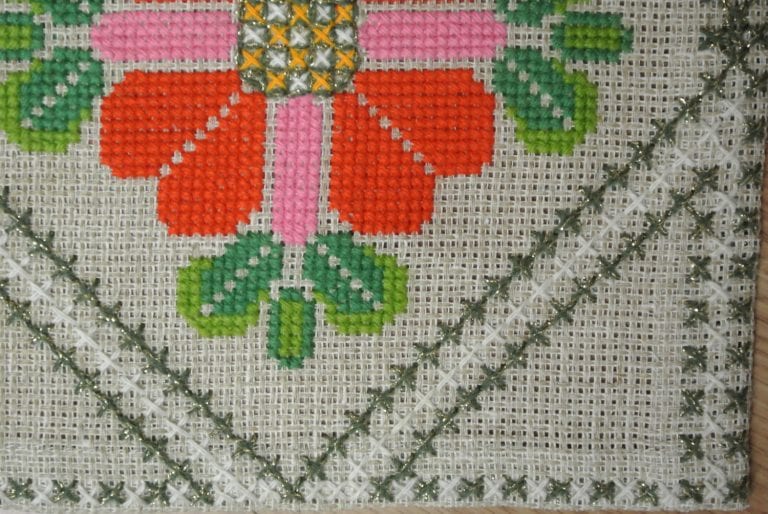 Kanaviçe Örnekleri Masa Örtüsü - Mimuu.com